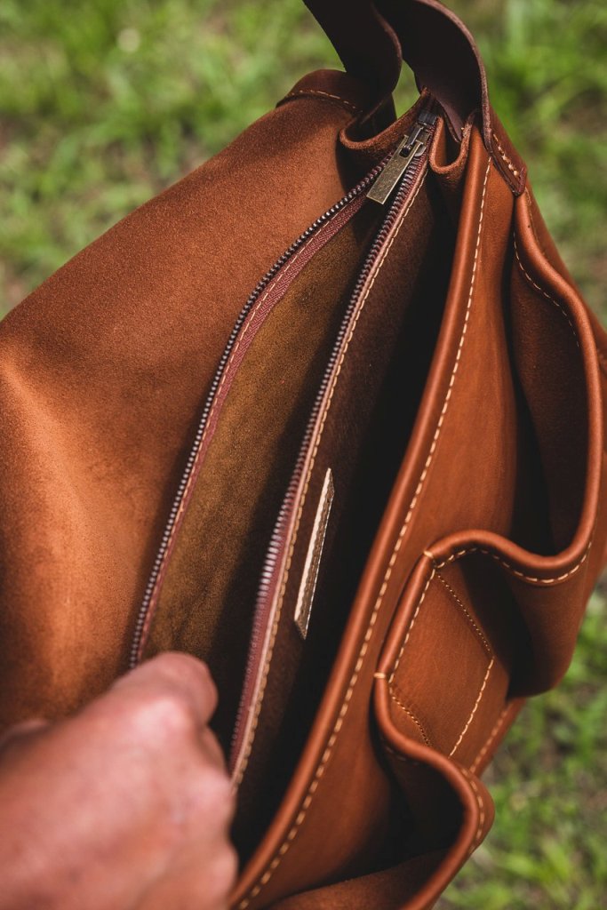 Sacoche en Cuir Homme - Besace Bandoulière 100 % Française